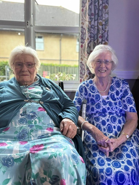 Oaktree hosts red carpet prom for residents | Healthcare Homes